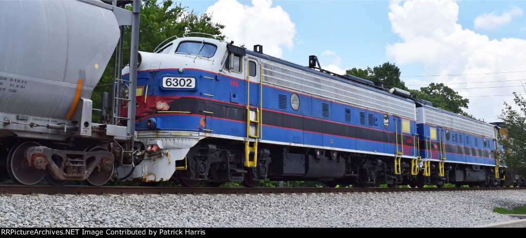 LTEX 6302 X-GSWR 6302 X-VIA 6302 XX-VIA 6533 XXX-CN 6533 FP9A dead-in-tow on CSX in Acworth GA 1 ...